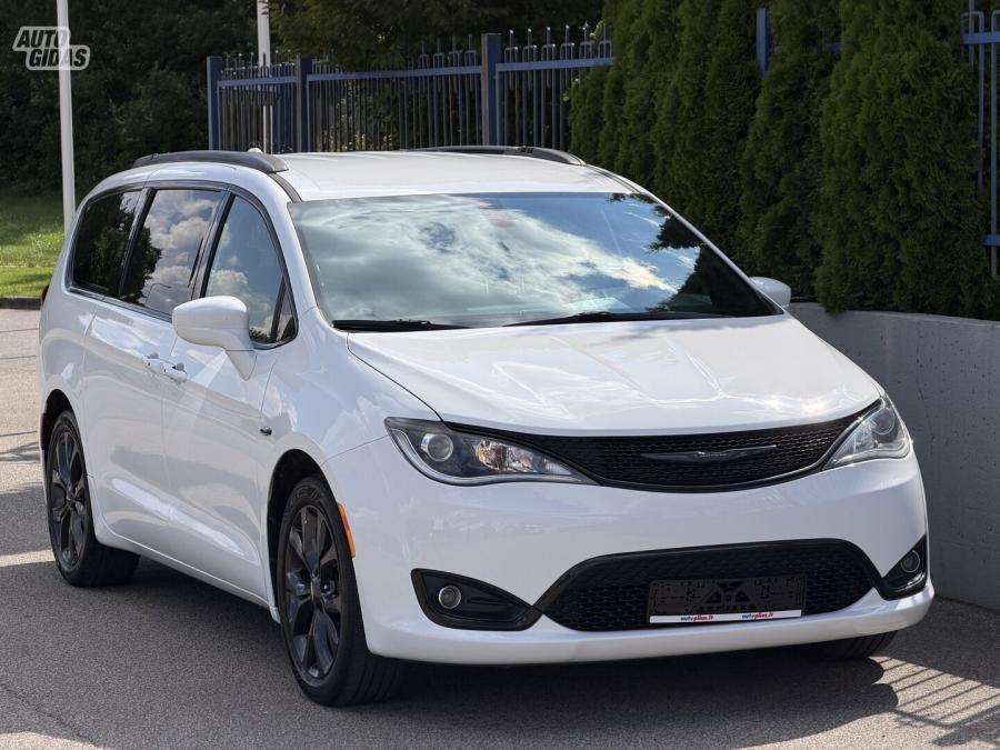 Chrysler Pacifica 2020 in Vilnius, with an engine capacity of 3.60 L and mileage of 159 thousand km for 18900 €, photo 8 on AUTOMOTO.COM.LV