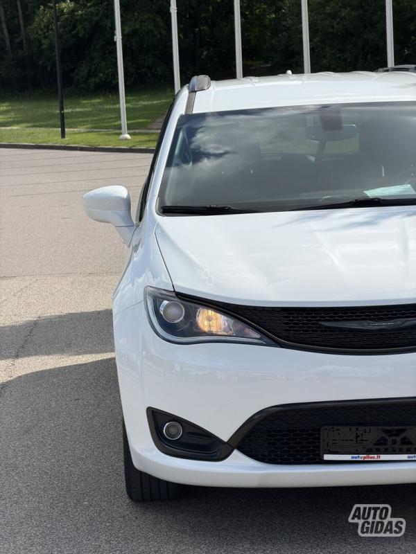 Chrysler Pacifica 2020 Viļņa, ar dzinēja tilpumu 3.60 L un nobraukumu 159 tūkst. km par 18900 €, foto 9 vietnē AUTOMOTO.COM.LV