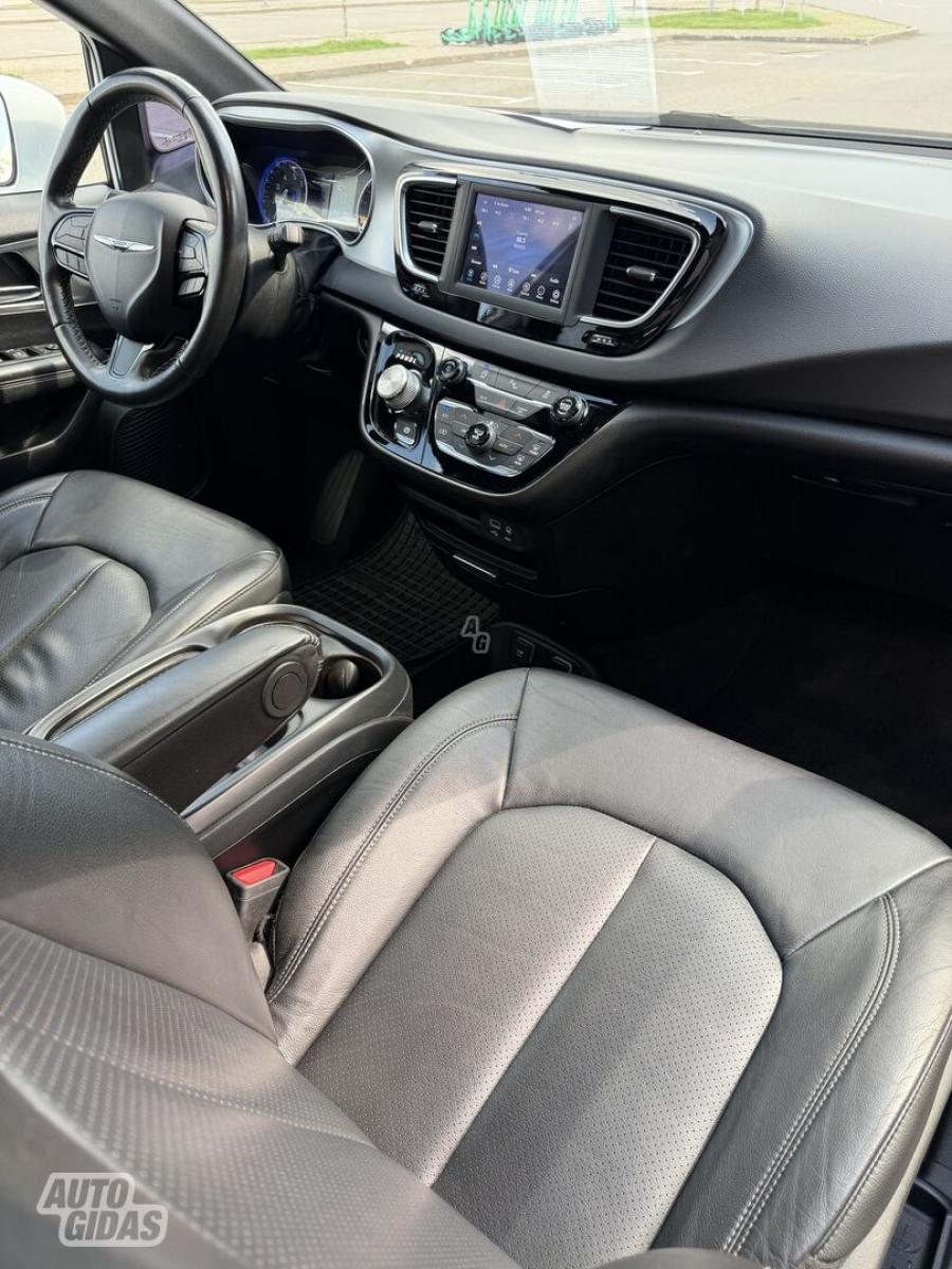 Chrysler Pacifica 2020 in Vilnius, with an engine capacity of 3.60 L and mileage of 159 thousand km for 18900 €, photo 13 on AUTOMOTO.COM.LV