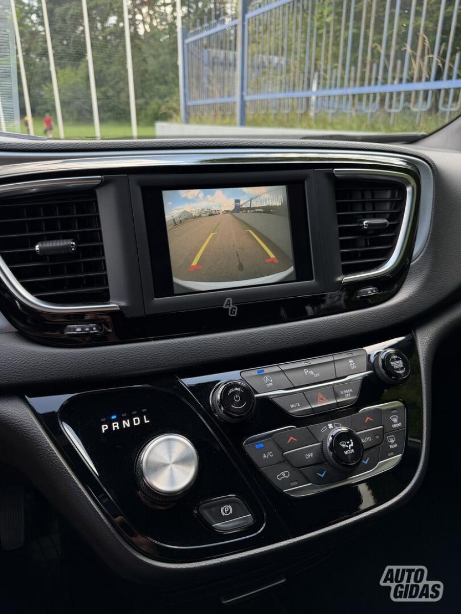 Chrysler Pacifica 2020 in Vilnius, with an engine capacity of 3.60 L and mileage of 159 thousand km for 18900 €, photo 14 on AUTOMOTO.COM.LV