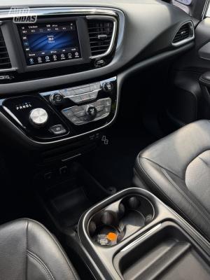 Chrysler Pacifica 2020 in Vilnius, with an engine capacity of 3.60 L and mileage of 159 thousand km for 18900 €, photo 15 on AUTOMOTO.COM.LV