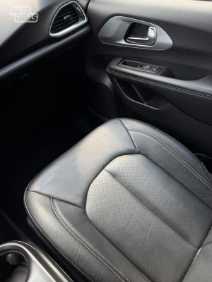 Chrysler Pacifica 2020 in Vilnius, with an engine capacity of 3.60 L and mileage of 159 thousand km for 18900 €, photo 17 on AUTOMOTO.COM.LV
