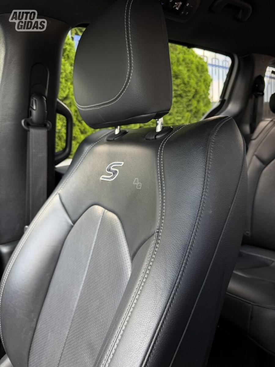 Chrysler Pacifica 2020 in Vilnius, with an engine capacity of 3.60 L and mileage of 159 thousand km for 18900 €, photo 18 on AUTOMOTO.COM.LV