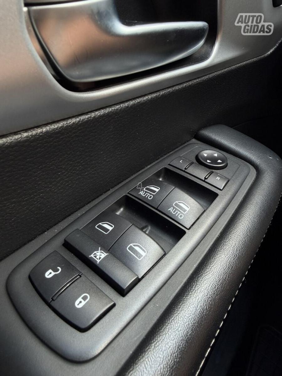 Chrysler Pacifica 2020 in Vilnius, with an engine capacity of 3.60 L and mileage of 159 thousand km for 18900 €, photo 19 on AUTOMOTO.COM.LV