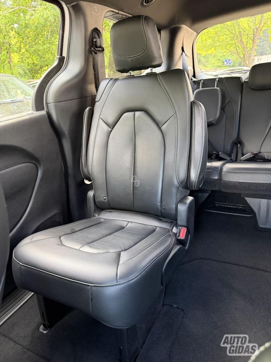 Chrysler Pacifica 2020 in Vilnius, with an engine capacity of 3.60 L and mileage of 159 thousand km for 18900 €, photo 25 on AUTOMOTO.COM.LV