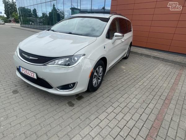 Chrysler Pacifica 2020 in Utena, with an engine capacity of 3.60 L and mileage of 192 thousand km for 15999 €, photo 1 on AUTOMOTO.COM.LV
