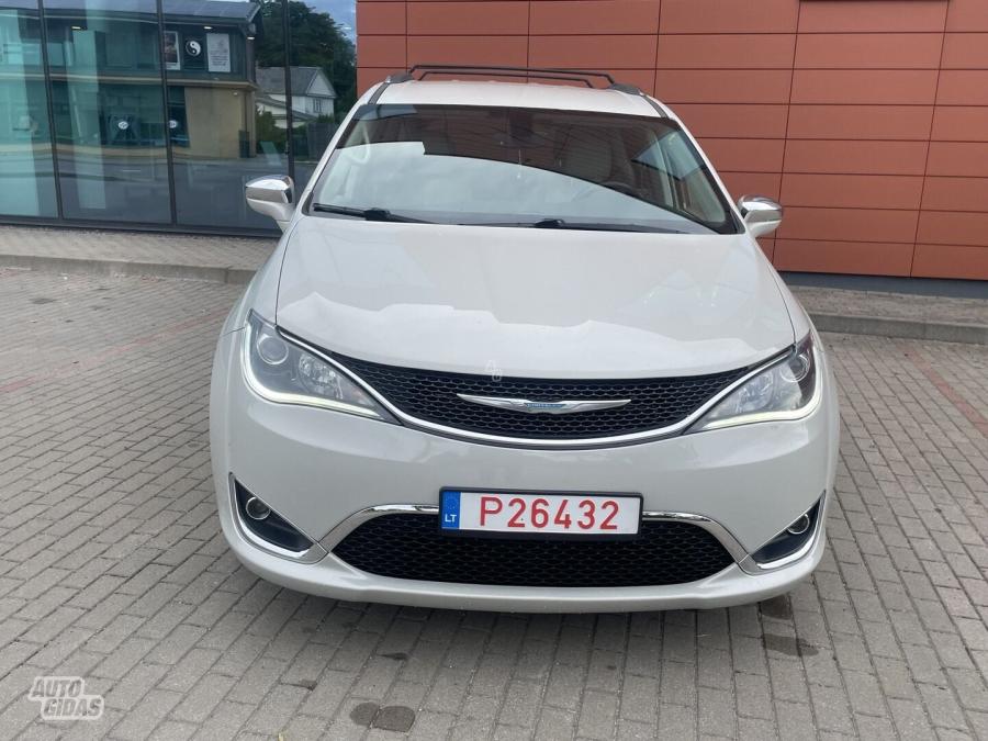 Chrysler Pacifica 2020 in Utena, with an engine capacity of 3.60 L and mileage of 192 thousand km for 15999 €, photo 4 on AUTOMOTO.COM.LV