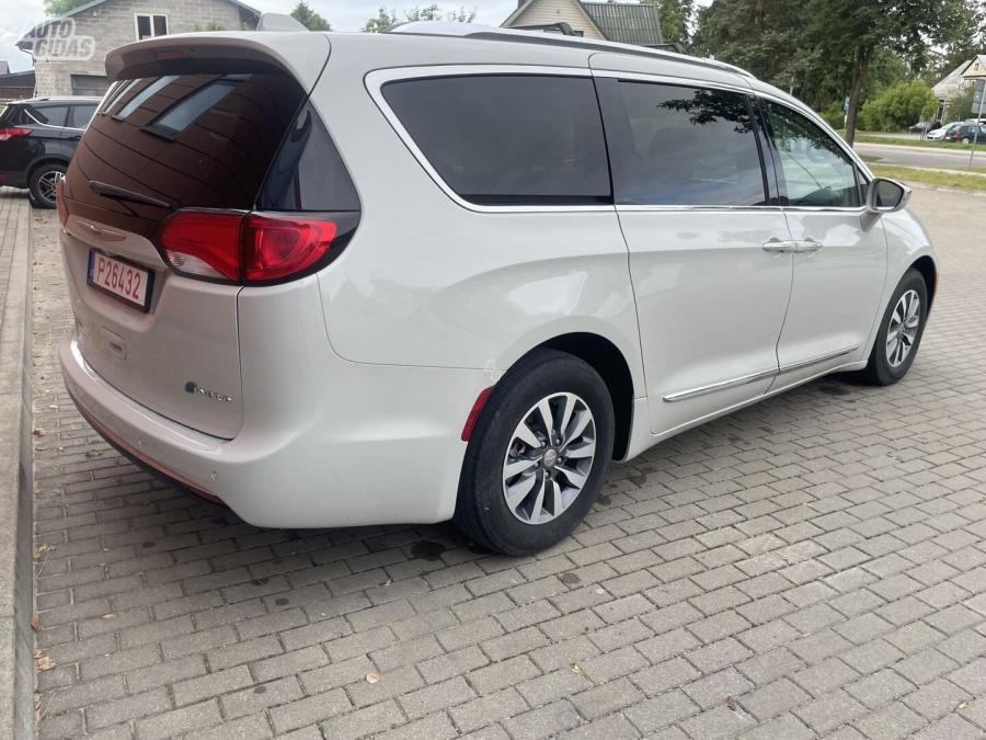 Chrysler Pacifica 2020 in Utena, with an engine capacity of 3.60 L and mileage of 192 thousand km for 15999 €, photo 5 on AUTOMOTO.COM.LV