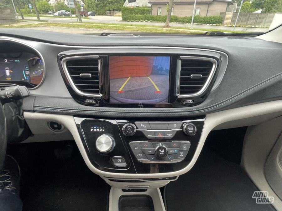Chrysler Pacifica 2020 in Utena, with an engine capacity of 3.60 L and mileage of 192 thousand km for 15999 €, photo 8 on AUTOMOTO.COM.LV