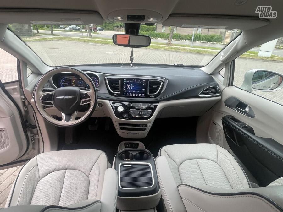 Chrysler Pacifica 2020 in Utena, with an engine capacity of 3.60 L and mileage of 192 thousand km for 15999 €, photo 9 on AUTOMOTO.COM.LV
