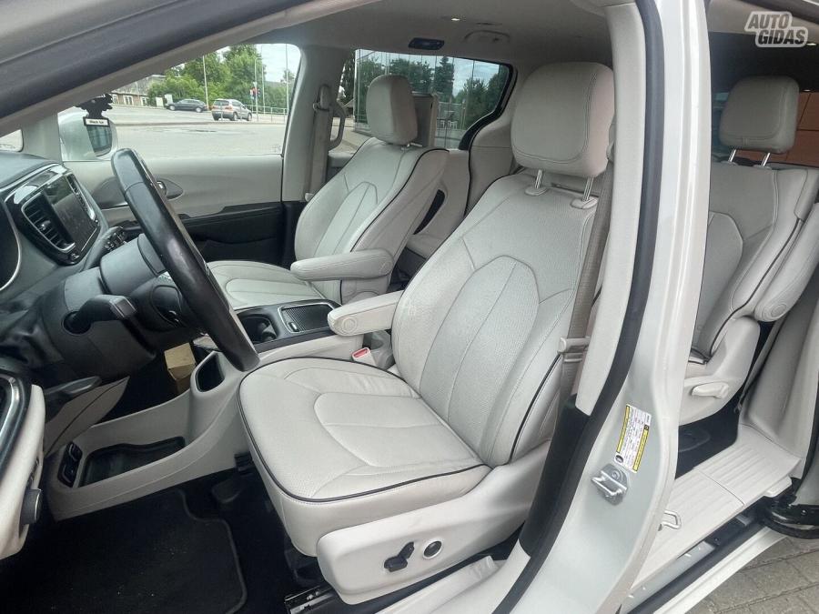 Chrysler Pacifica 2020 in Utena, with an engine capacity of 3.60 L and mileage of 192 thousand km for 15999 €, photo 14 on AUTOMOTO.COM.LV