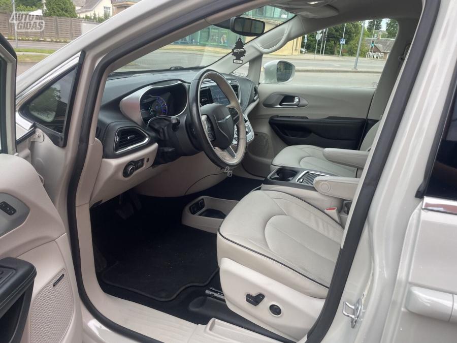 Chrysler Pacifica 2020 in Utena, with an engine capacity of 3.60 L and mileage of 192 thousand km for 15999 €, photo 16 on AUTOMOTO.COM.LV