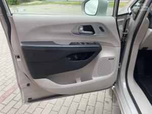 Chrysler Pacifica 2020 in Utena, with an engine capacity of 3.60 L and mileage of 192 thousand km for 15999 €, photo 17 on AUTOMOTO.COM.LV