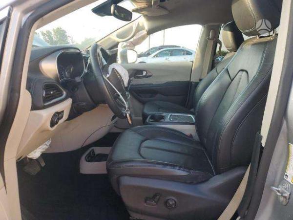Chrysler Pacifica 2021 in Siauliai, with an engine capacity of 3.61 L and mileage of 105 thousand km for 9200 €, photo 6 on AUTOMOTO.COM.LV
