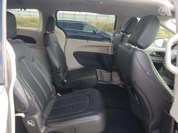 Chrysler Pacifica 2021 in Siauliai, with an engine capacity of 3.61 L and mileage of 105 thousand km for 9200 €, photo 9 on AUTOMOTO.COM.LV