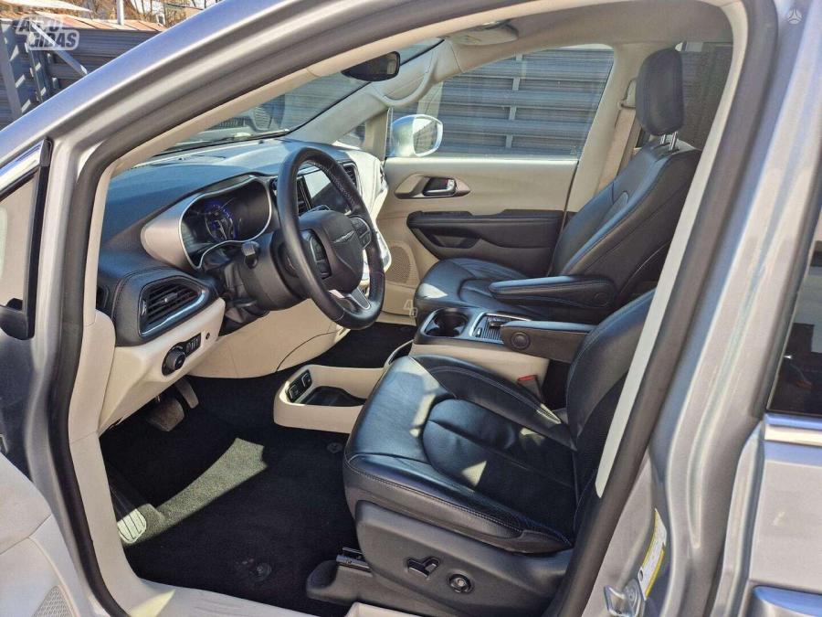 Chrysler Pacifica 2021 Šauļi, ar dzinēja tilpumu 3.60 L un nobraukumu 107 tūkst. km par 18700 €, foto 6 vietnē AUTOMOTO.COM.LV