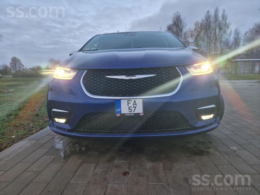 Chrysler Pacifica 2021 in Jekabpils, with an engine capacity of 3.60 L and mileage of 140 thousand km for 23900 €, photo 1 on AUTOMOTO.COM.LV