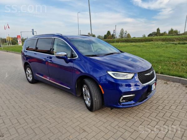 Chrysler Pacifica 2021 in Jekabpils, with an engine capacity of 3.60 L and mileage of 140 thousand km for 23900 €, photo 4 on AUTOMOTO.COM.LV