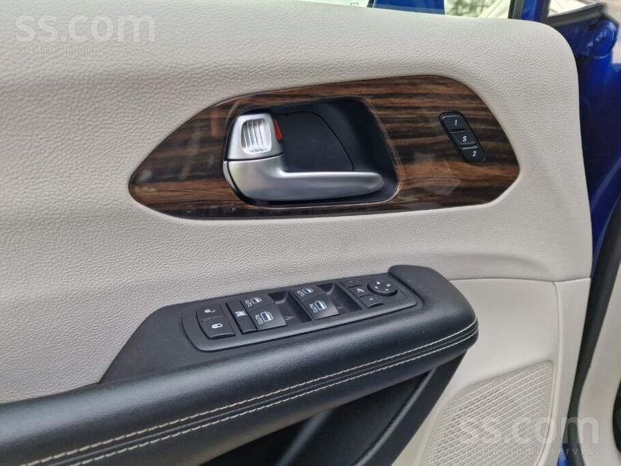 Chrysler Pacifica 2021 in Jekabpils, with an engine capacity of 3.60 L and mileage of 140 thousand km for 23900 €, photo 12 on AUTOMOTO.COM.LV