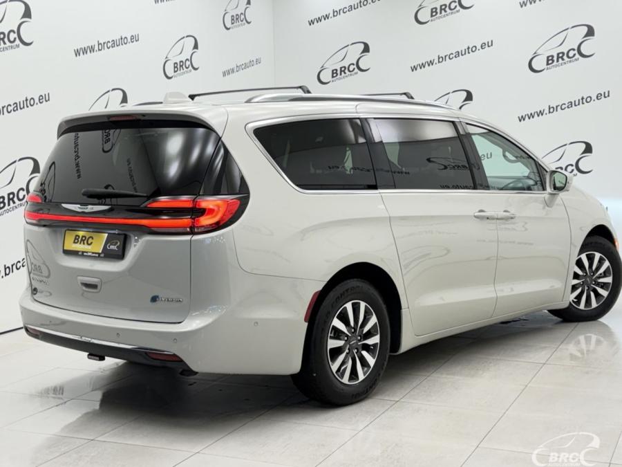 Chrysler Pacifica 2021 in Vilnius, with an engine capacity of 3.60 L and mileage of 205 thousand km for 20900 €, photo 3 on AUTOMOTO.COM.LV