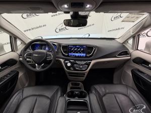 Chrysler Pacifica 2021 in Vilnius, with an engine capacity of 3.60 L and mileage of 205 thousand km for 20900 €, photo 4 on AUTOMOTO.COM.LV