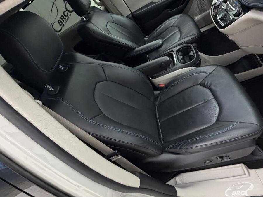 Chrysler Pacifica 2021 in Vilnius, with an engine capacity of 3.60 L and mileage of 205 thousand km for 20900 €, photo 6 on AUTOMOTO.COM.LV