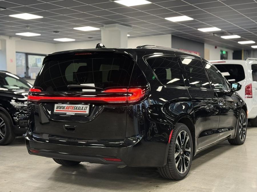 Chrysler Pacifica 2022 in Klaipeda, with an engine capacity of 3.60 L and mileage of 120 thousand km for 22900 €, photo 4 on AUTOMOTO.COM.LV
