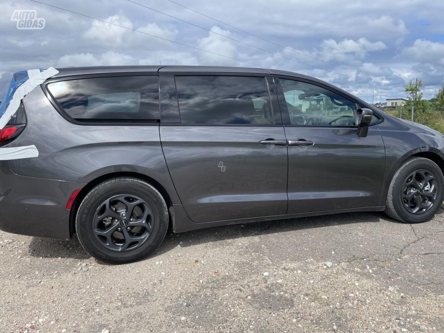 Chrysler Pacifica 2022 Kretinga, ar dzinēja tilpumu 3.60 L un nobraukumu 119 tūkst. km par 15999 €, foto 4 vietnē AUTOMOTO.COM.LV
