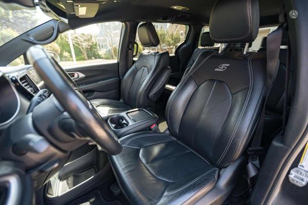 Chrysler Pacifica 2022 in Klaipeda, with an engine capacity of 3.61 L and mileage of 167 thousand km for 22999 €, photo 8 on AUTOMOTO.COM.LV