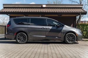 Chrysler Pacifica 2022 Klaipėda, ar dzinēja tilpumu 3.61 L un nobraukumu 167 tūkst. km par 22999 €, foto 18 vietnē AUTOMOTO.COM.LV