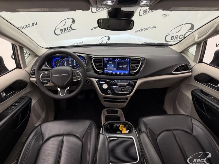 Chrysler Pacifica 2023 in Vilnius, with an engine capacity of 3.60 L and mileage of 123 thousand km for 22900 €, photo 3 on AUTOMOTO.COM.LV