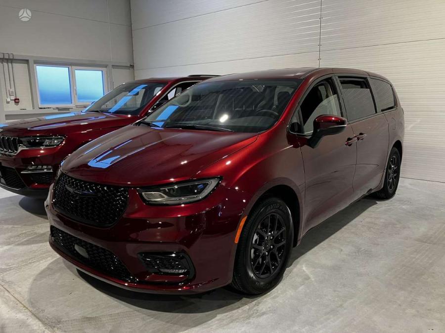 Chrysler Pacifica 2023 Klaipėda, ar dzinēja tilpumu 3.60 L un nobraukumu 42 tūkst. km par 31460 €, foto 1 vietnē AUTOMOTO.COM.LV