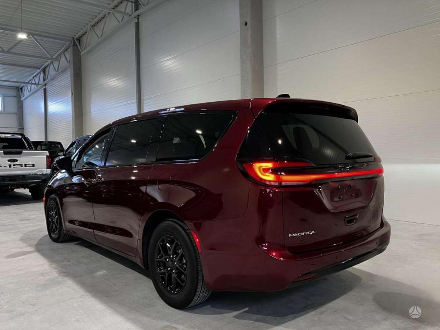 Chrysler Pacifica 2023 Klaipėda, ar dzinēja tilpumu 3.60 L un nobraukumu 42 tūkst. km par 31460 €, foto 3 vietnē AUTOMOTO.COM.LV