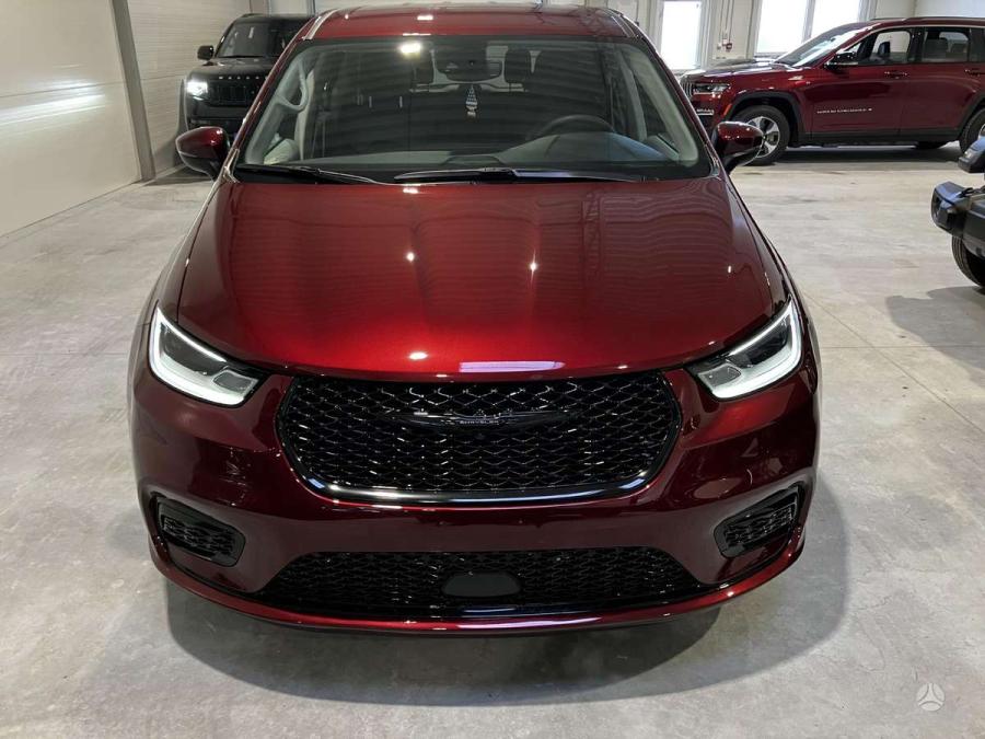 Chrysler Pacifica 2023 Klaipėda, ar dzinēja tilpumu 3.60 L un nobraukumu 42 tūkst. km par 31460 €, foto 7 vietnē AUTOMOTO.COM.LV