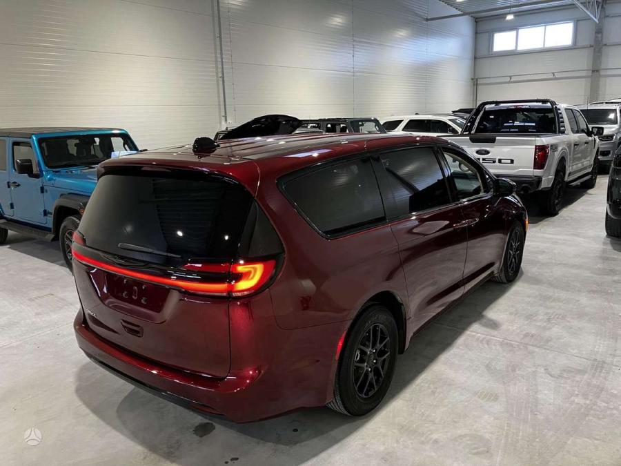 Chrysler Pacifica 2023 Klaipėda, ar dzinēja tilpumu 3.60 L un nobraukumu 42 tūkst. km par 31460 €, foto 9 vietnē AUTOMOTO.COM.LV
