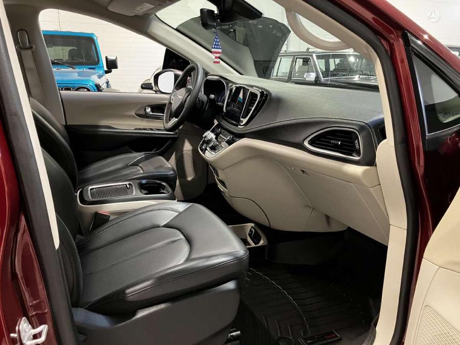 Chrysler Pacifica 2023 Klaipėda, ar dzinēja tilpumu 3.60 L un nobraukumu 42 tūkst. km par 31460 €, foto 15 vietnē AUTOMOTO.COM.LV
