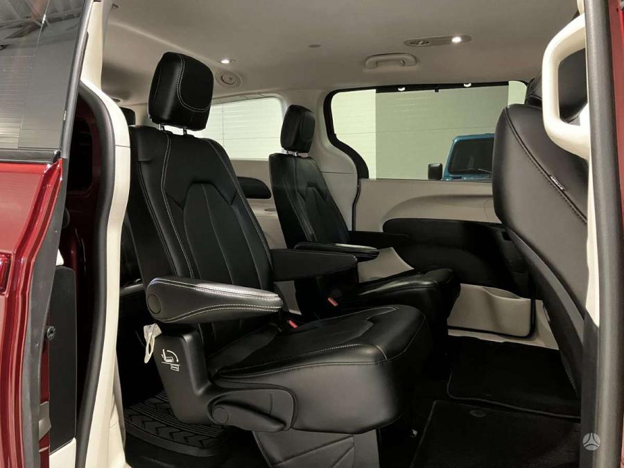 Chrysler Pacifica 2023 Klaipėda, ar dzinēja tilpumu 3.60 L un nobraukumu 42 tūkst. km par 31460 €, foto 25 vietnē AUTOMOTO.COM.LV