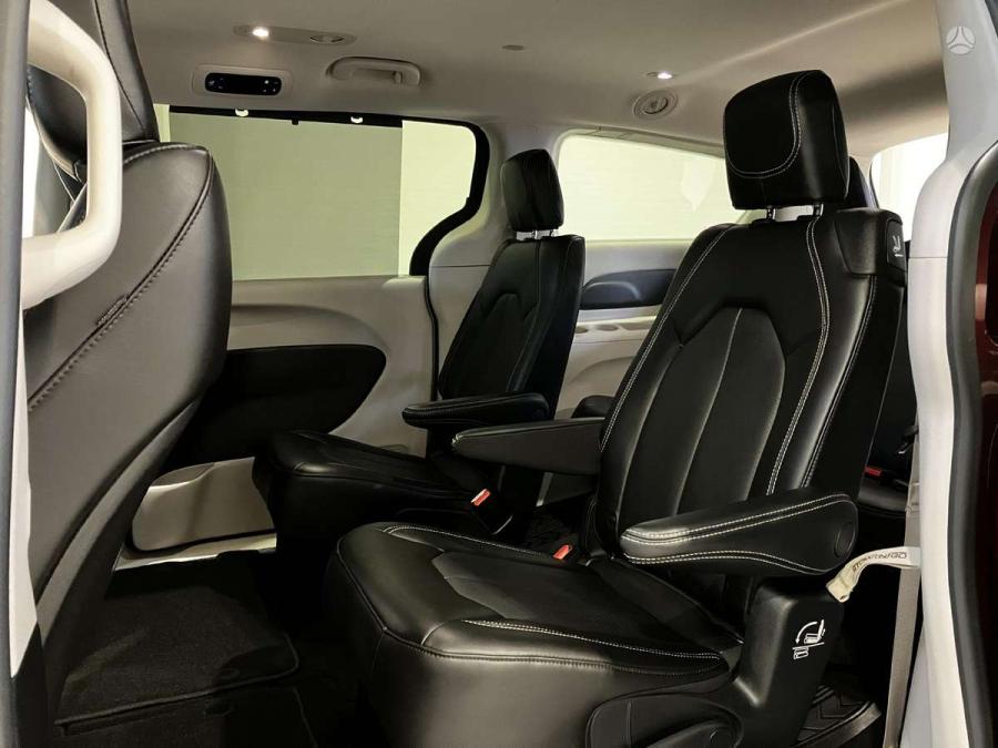 Chrysler Pacifica 2023 Klaipėda, ar dzinēja tilpumu 3.60 L un nobraukumu 42 tūkst. km par 31460 €, foto 26 vietnē AUTOMOTO.COM.LV