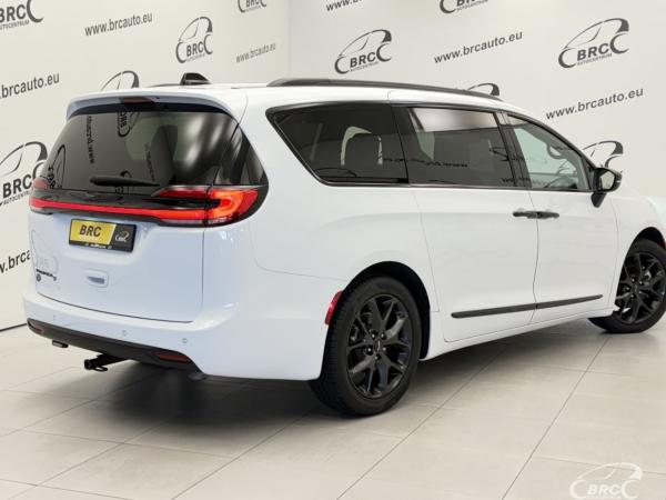 Chrysler Pacifica 2023 in Vilnius, with an engine capacity of 3.60 L and mileage of 22 thousand km for 27900 €, photo 2 on AUTOMOTO.COM.LV
