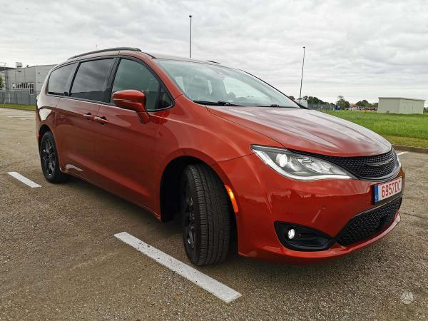 Oranžs Chrysler Pacifica 2018 Panevēža, ar dzinēja tilpumu 3.61 L un nobraukumu 204 tūkst. km par 18500 €, foto 1 vietnē AUTOMOTO.COM.LV
