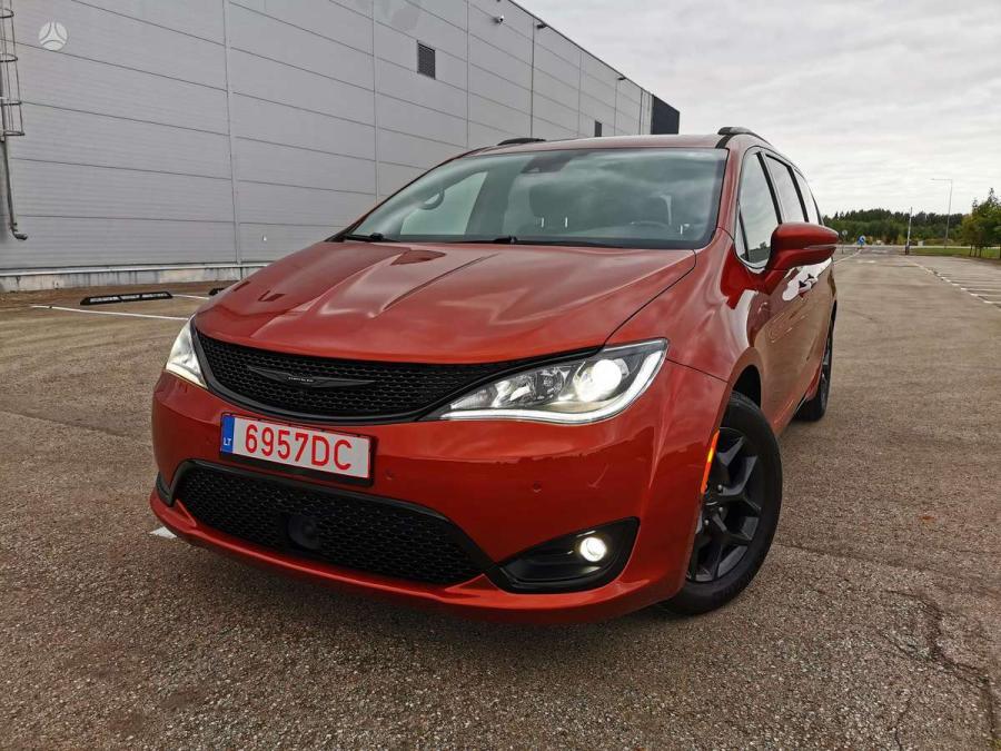 Oranžs Chrysler Pacifica 2018 Panevēža, ar dzinēja tilpumu 3.61 L un nobraukumu 204 tūkst. km par 18500 €, foto 3 vietnē AUTOMOTO.COM.LV