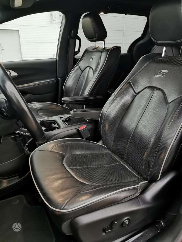 Oranžs Chrysler Pacifica 2018 Panevēža, ar dzinēja tilpumu 3.61 L un nobraukumu 204 tūkst. km par 18500 €, foto 10 vietnē AUTOMOTO.COM.LV