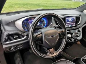 Oranžs Chrysler Pacifica 2018 Panevēža, ar dzinēja tilpumu 3.61 L un nobraukumu 204 tūkst. km par 18500 €, foto 12 vietnē AUTOMOTO.COM.LV