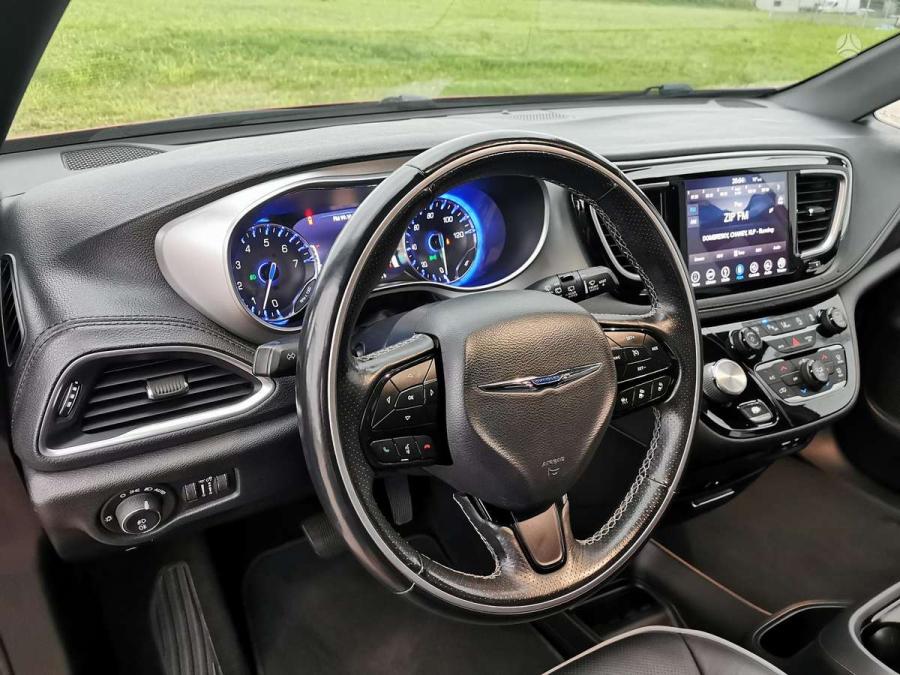 Oranžs Chrysler Pacifica 2018 Panevēža, ar dzinēja tilpumu 3.61 L un nobraukumu 204 tūkst. km par 18500 €, foto 12 vietnē AUTOMOTO.COM.LV