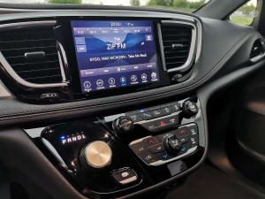 Oranžs Chrysler Pacifica 2018 Panevēža, ar dzinēja tilpumu 3.61 L un nobraukumu 204 tūkst. km par 18500 €, foto 14 vietnē AUTOMOTO.COM.LV
