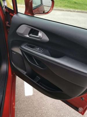 Oranžs Chrysler Pacifica 2018 Panevēža, ar dzinēja tilpumu 3.61 L un nobraukumu 204 tūkst. km par 18500 €, foto 21 vietnē AUTOMOTO.COM.LV