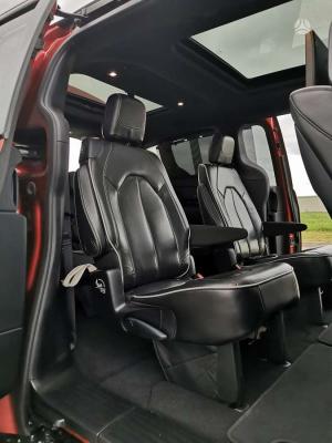 Oranžs Chrysler Pacifica 2018 Panevēža, ar dzinēja tilpumu 3.61 L un nobraukumu 204 tūkst. km par 18500 €, foto 23 vietnē AUTOMOTO.COM.LV