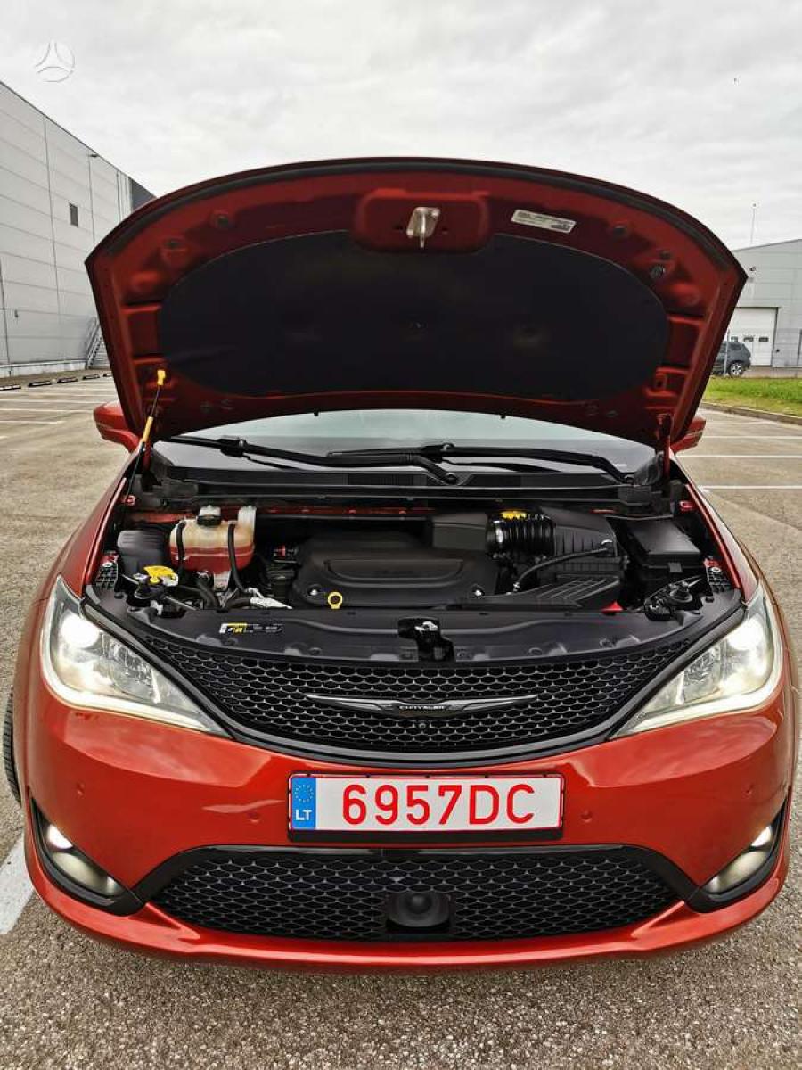 Oranžs Chrysler Pacifica 2018 Panevēža, ar dzinēja tilpumu 3.61 L un nobraukumu 204 tūkst. km par 18500 €, foto 24 vietnē AUTOMOTO.COM.LV
