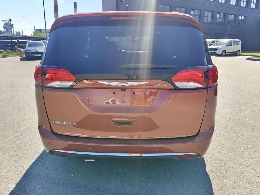 Oranžs Chrysler Pacifica 2018 Kauņa, ar dzinēja tilpumu 3.61 L un nobraukumu 143 tūkst. km par 14600 €, foto 5 vietnē AUTOMOTO.COM.LV