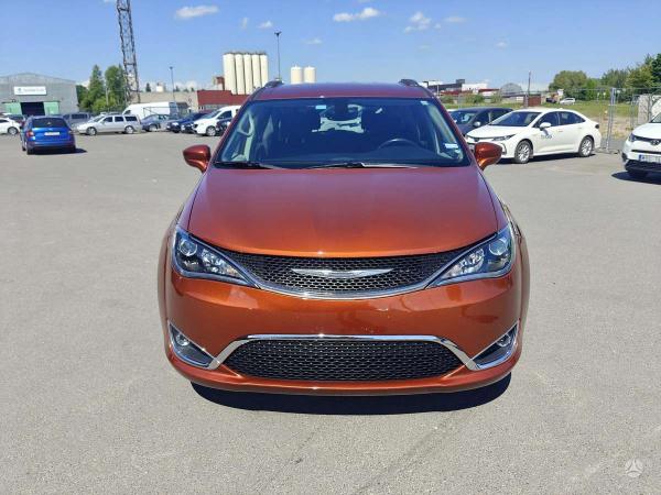 Oranžs Chrysler Pacifica 2018 Kauņa, ar dzinēja tilpumu 3.61 L un nobraukumu 143 tūkst. km par 14600 €, foto 8 vietnē AUTOMOTO.COM.LV